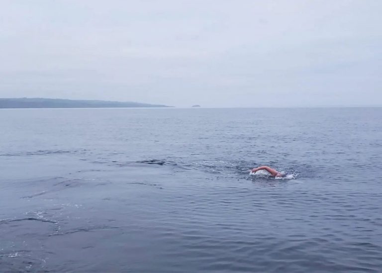 Sarah Thomas sets new North Channel crossing record - Outdoor Swimmer ...