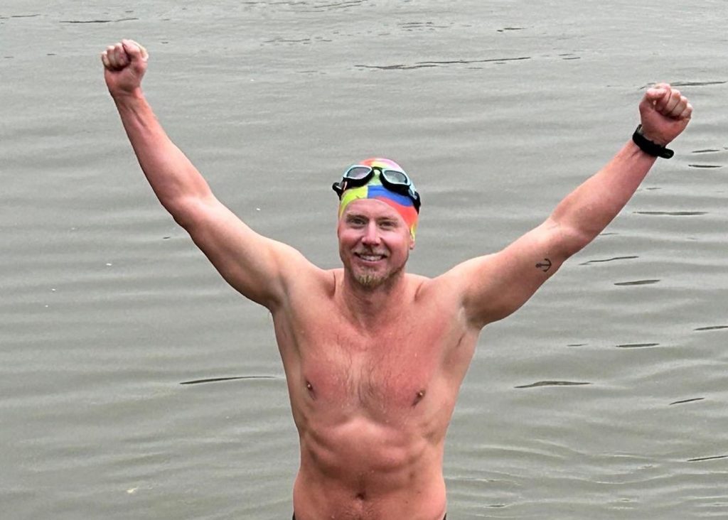 Andy Spencer completes 365 daily swim challenge in memory of his father ...