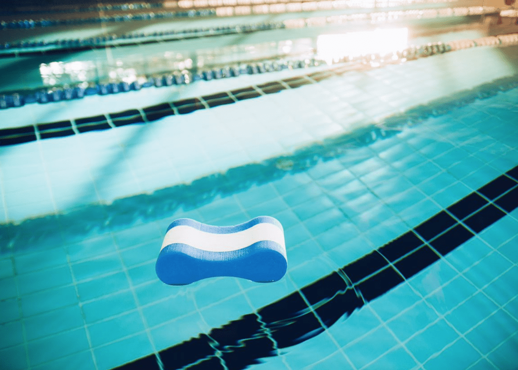 How to use a pull buoy - Outdoor Swimmer Magazine